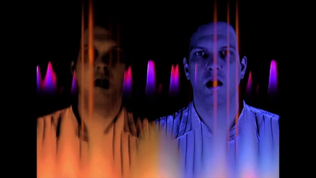 Curve（カーヴ）のボーカリストとして知られるToni HallidayがニューEP『Roll the Dice』についてのインタビューを ...